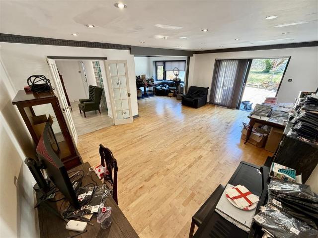 5 bed detached house to rent in Watford Way, London, NW7