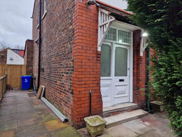 5 Bed Detached House Ashlyn Grove Manchester M14 Mustafa & Co Property Management