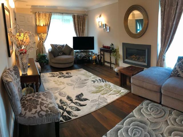 5 Bed Detached House, East Causeway Vale, LS16