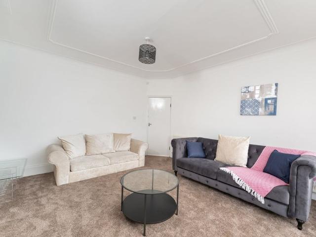 5 Bed Detached House, Fully Furnished In North Leeds, LS17