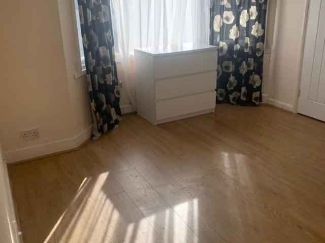 5 Bed Detached House, Hillborough Road, LU1