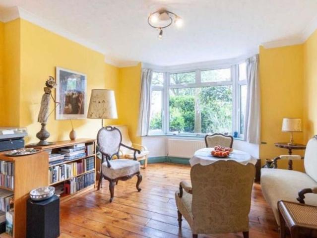 5 Bed Detached House, Park View, W3