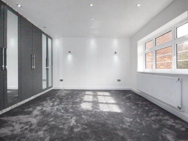 5 Bed Detached House, Salmon St, NW9