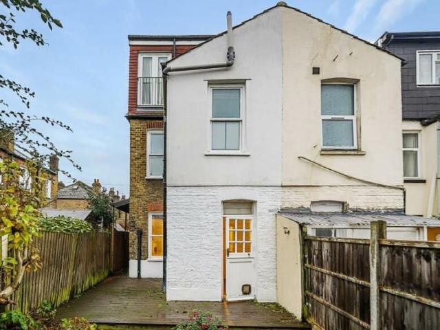 5 Bed End Terrace, Thurso Street, SW17