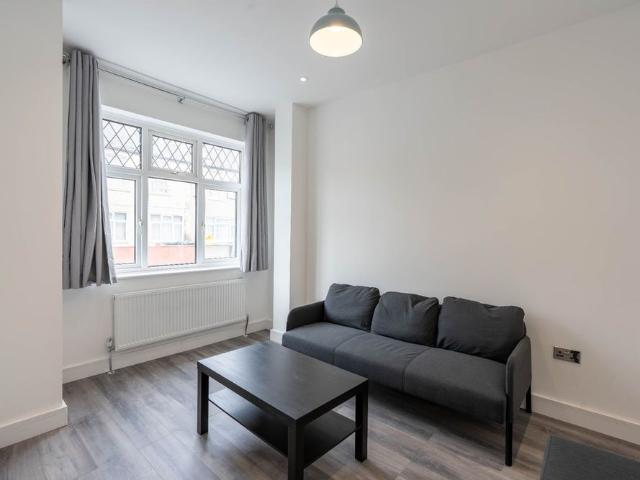 5 Bed End Terrace, Lakehall Road, CR7
