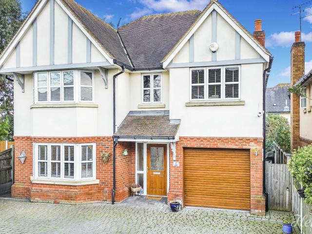 5 Bed For Sale in Rayleigh