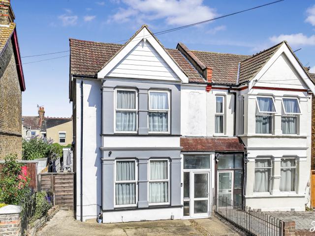 5 Bed For Sale in Southend on sea