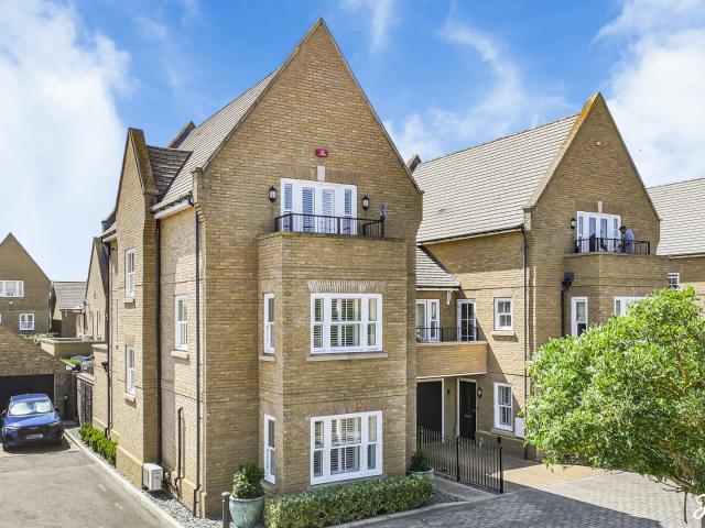 5 Bed For Sale in Southend on sea