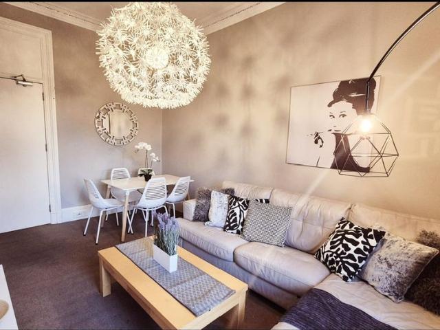 5 Bed Flat, Morningside Road, EH10