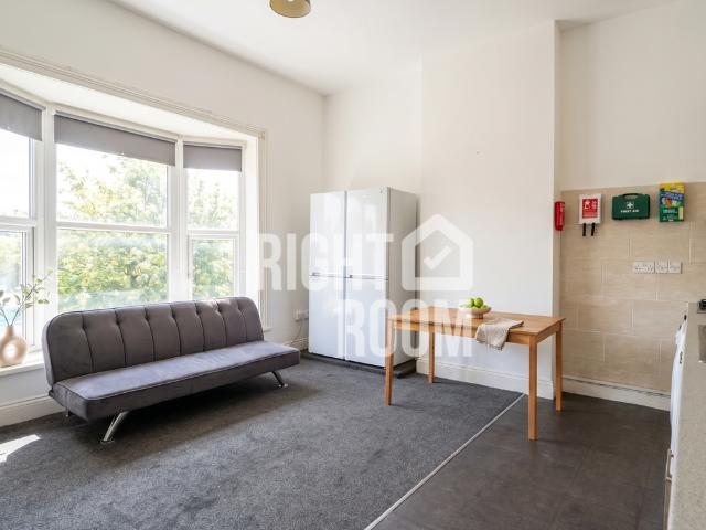 5 Bed Flat, Albert Road, Southsea PO5