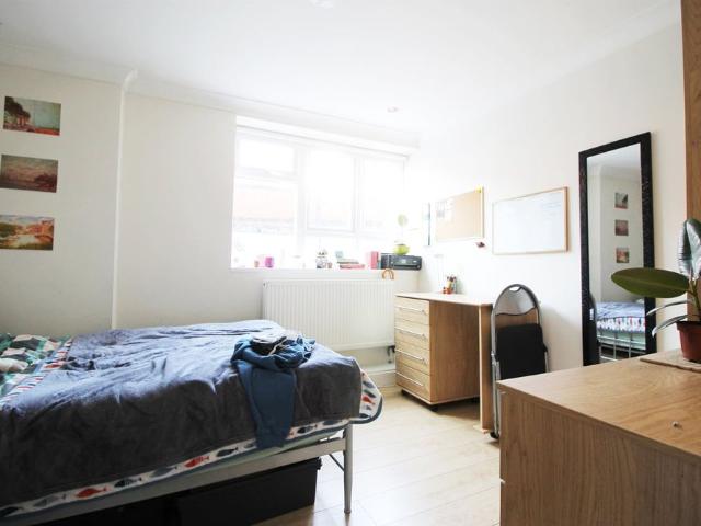 5 Bed Flat, Camden Road, NW1