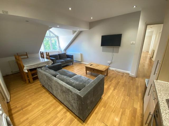 5 Bed Flat, Chapel Court, NG7