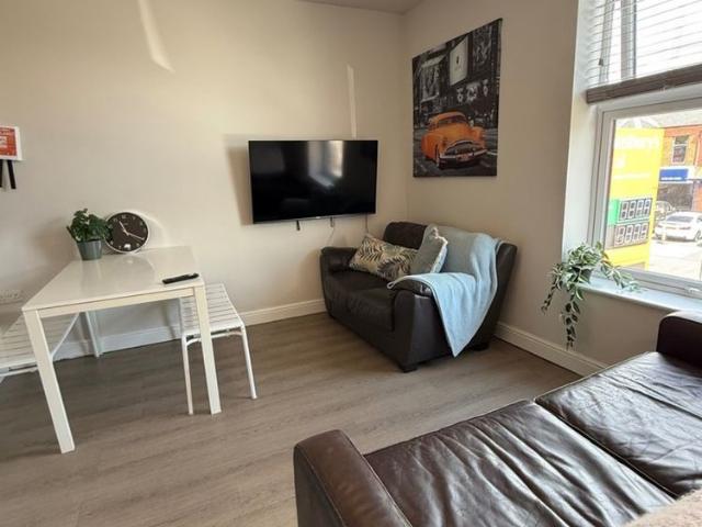 5 bed Flat for Rent
