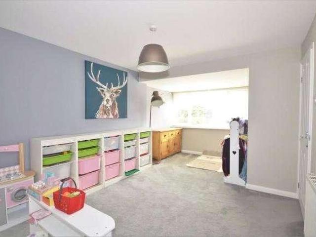 5 bed flat for sale