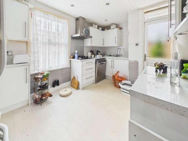 5 bed flat for sale