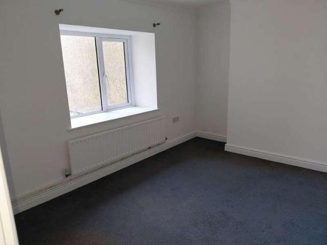 5 bed flat for sale