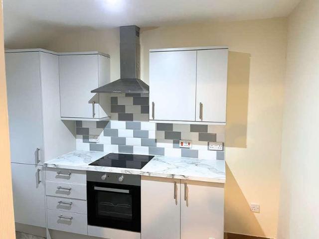 5 bed flat for sale