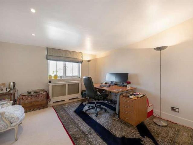 5 bed flat for sale