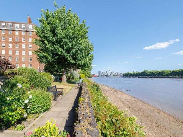 5 bed flat for sale