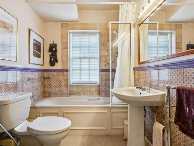 5 bed flat for sale