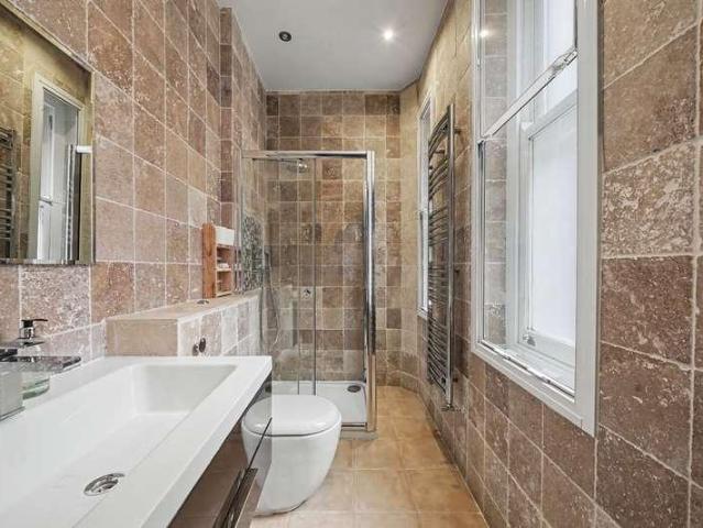 5 bed flat for sale