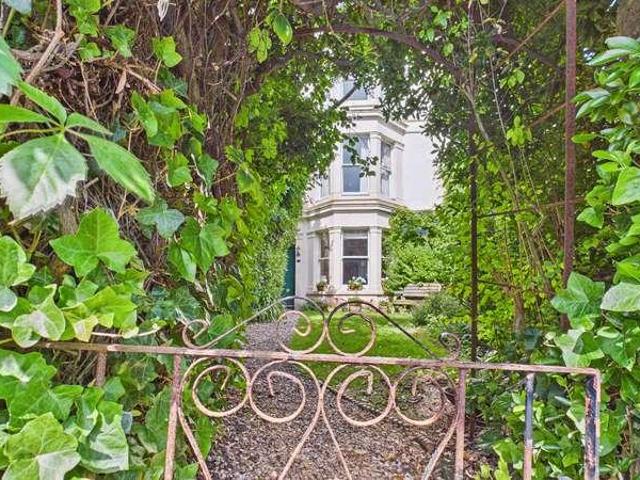 5 bed flat for sale