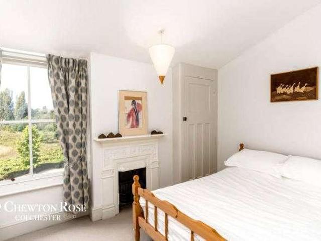 5 bed flat for sale