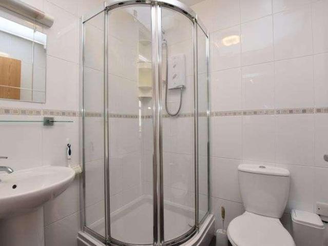 5 bed flat for sale
