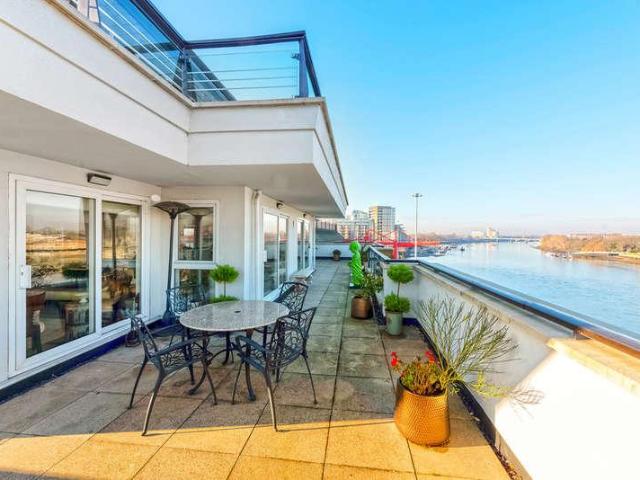 5 bed flat for sale