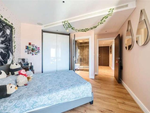 5 bed flat for sale