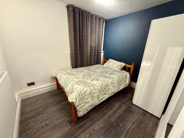 5 Bed Flat, Lilburne Court, SW15