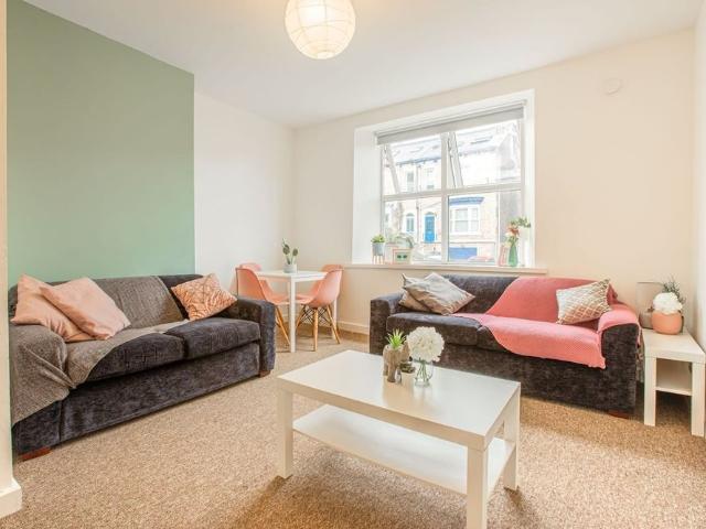 5 Bed Flat, Regent Terrace, S3