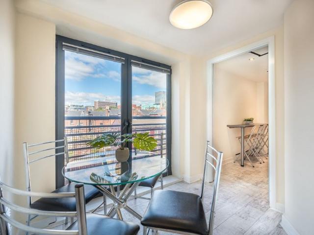 5 Bed Flat, Regent Terrace, S3