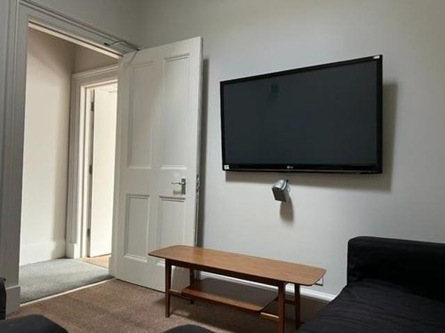 5 Bed Flat, South Clerk Street, EH8