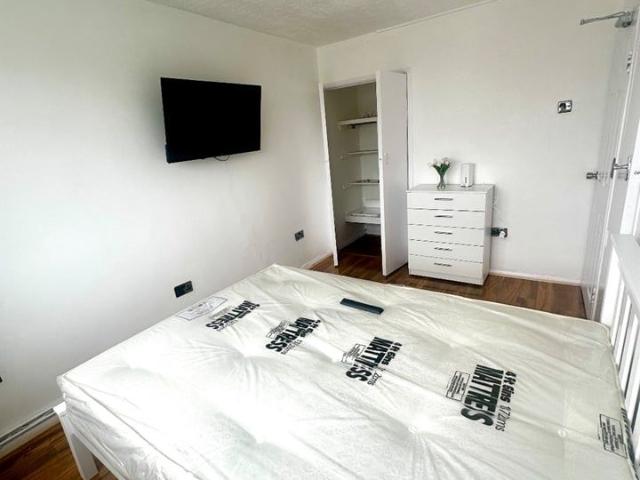 5 Bed Flat, Tildesley Road, SW15