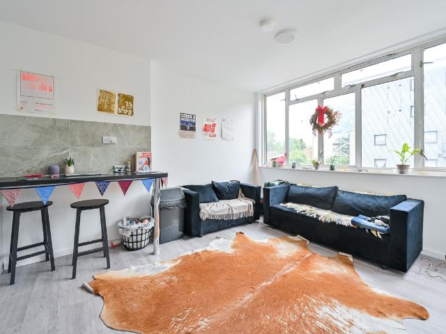 5 bed Flat To Let
