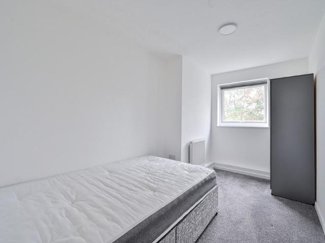 5 bed Flat To Let