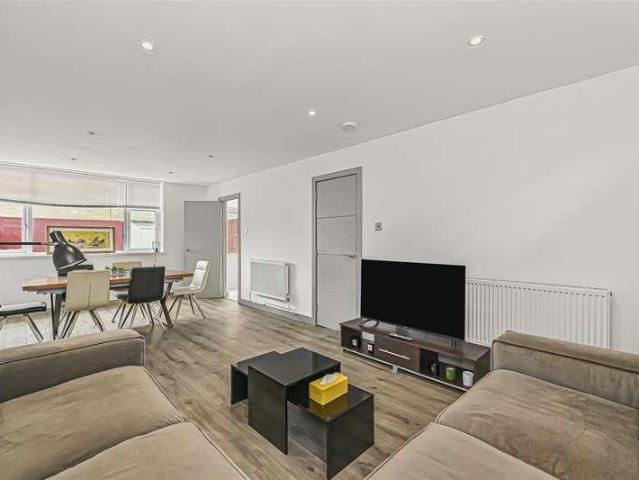 5 bed flat to rent
