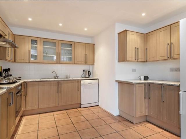 5 bed flat to rent