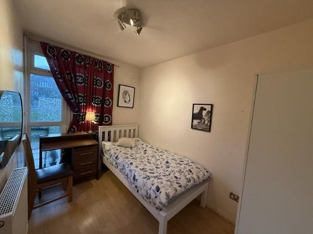 5 Bed Flat, Wharncliffe House, SW15
