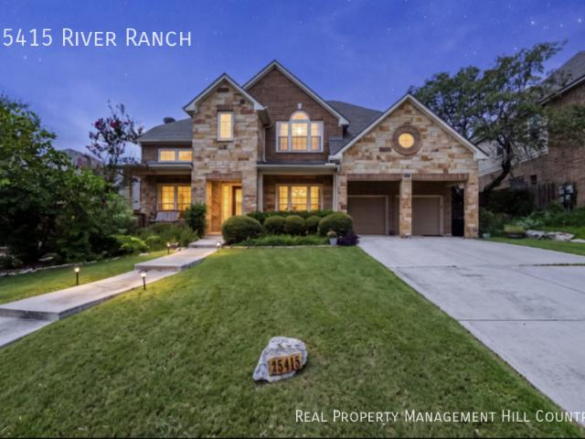 5 Bed Hilltop Retreat with Deck, Hot Tub & Greenbelt in Gated River Rock Ranch