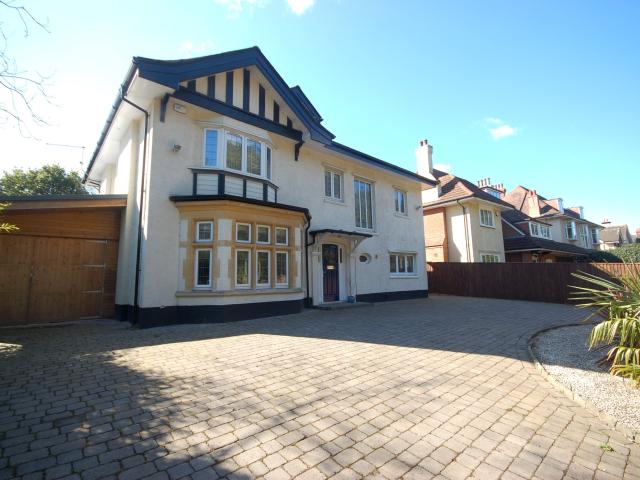 5 bed house to rent in Queens Park South Drive, Queens Park, BH8