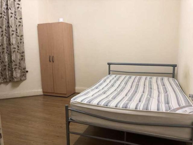 5 bed house to rent