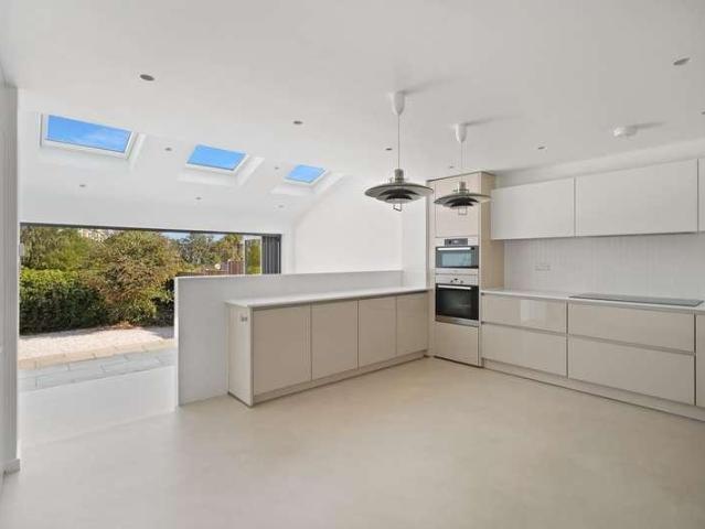 5 bed house to rent