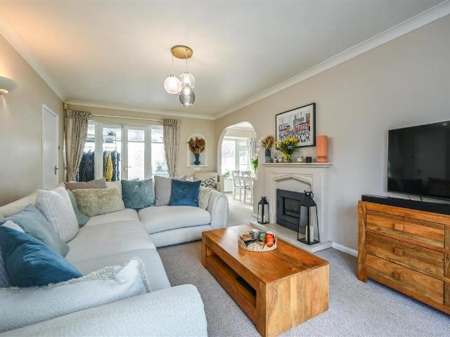 5 bed house to rent