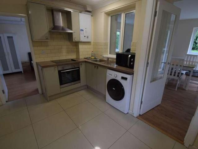 5 bed house to rent