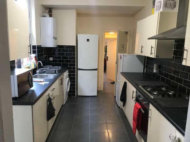 5 bed house to rent