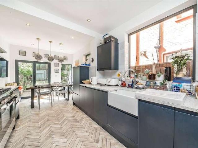 5 bed house to rent