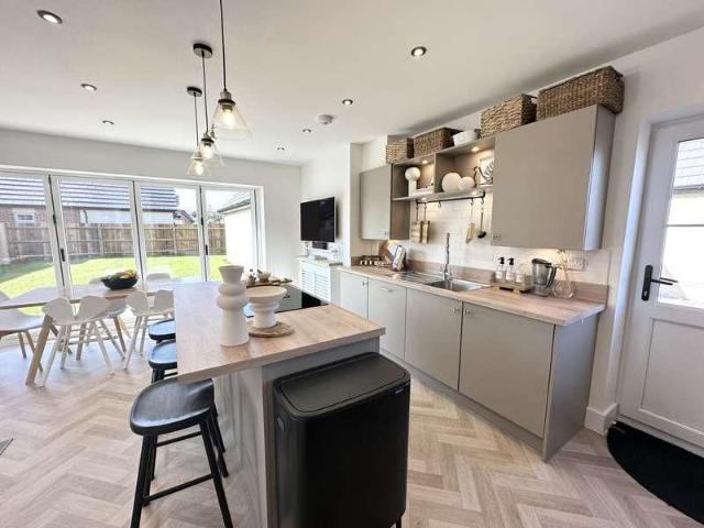 5 bed house to rent