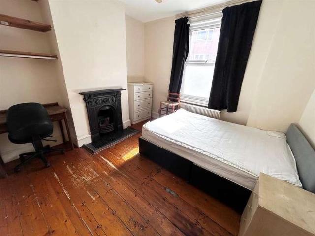 5 bed house to rent